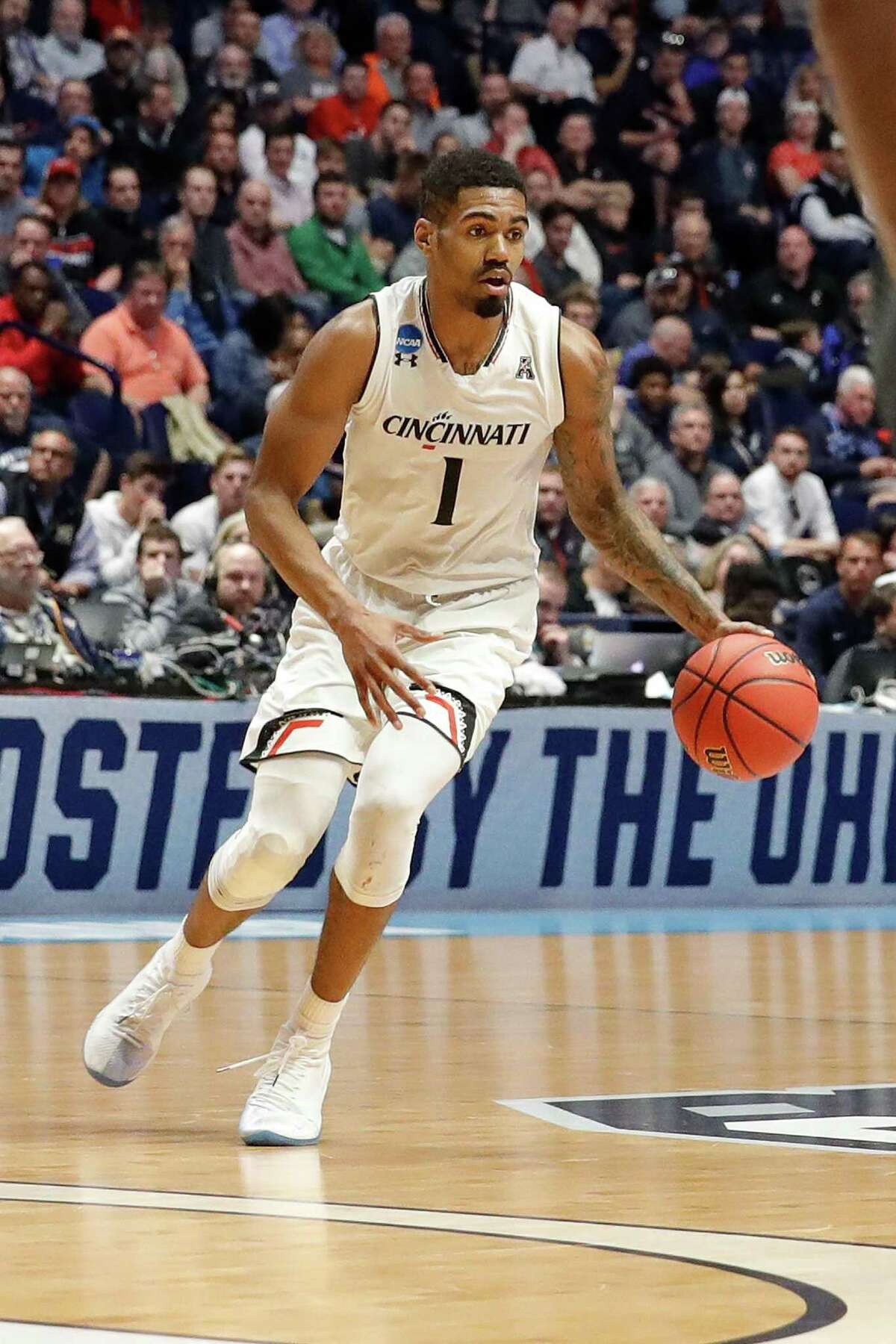 Warriors get their wing: Cincy’s Jacob Evans