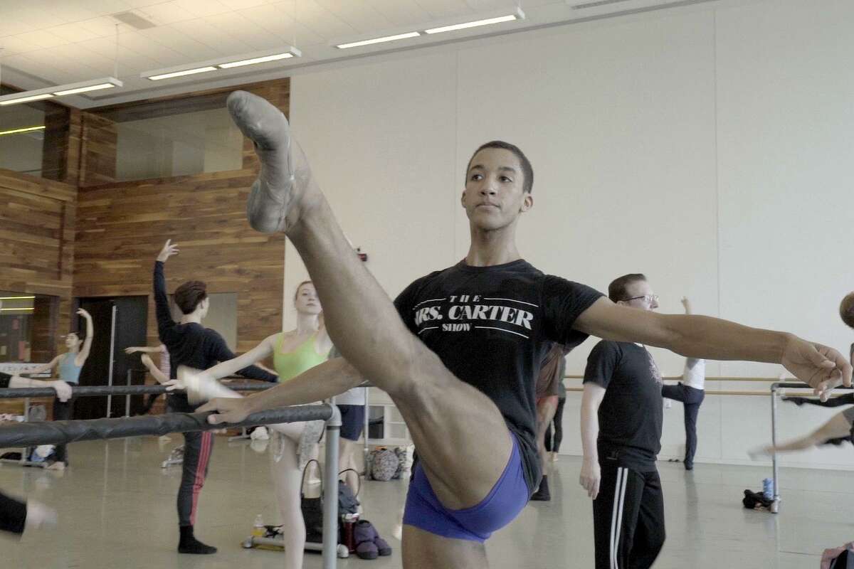 ‘Danseur’ examines stereotypes of male ballet dancers ...