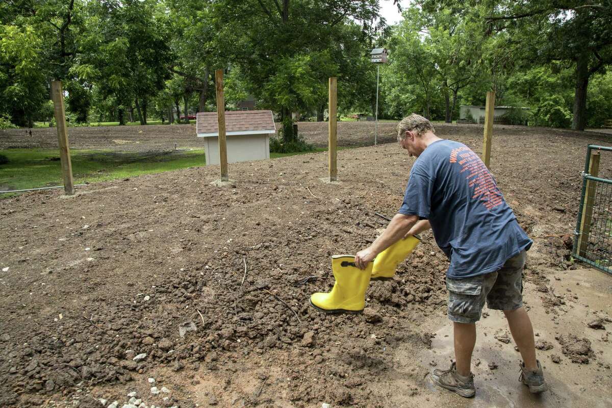 Not taking any chances with next storm, Fort Bend County man builds ...