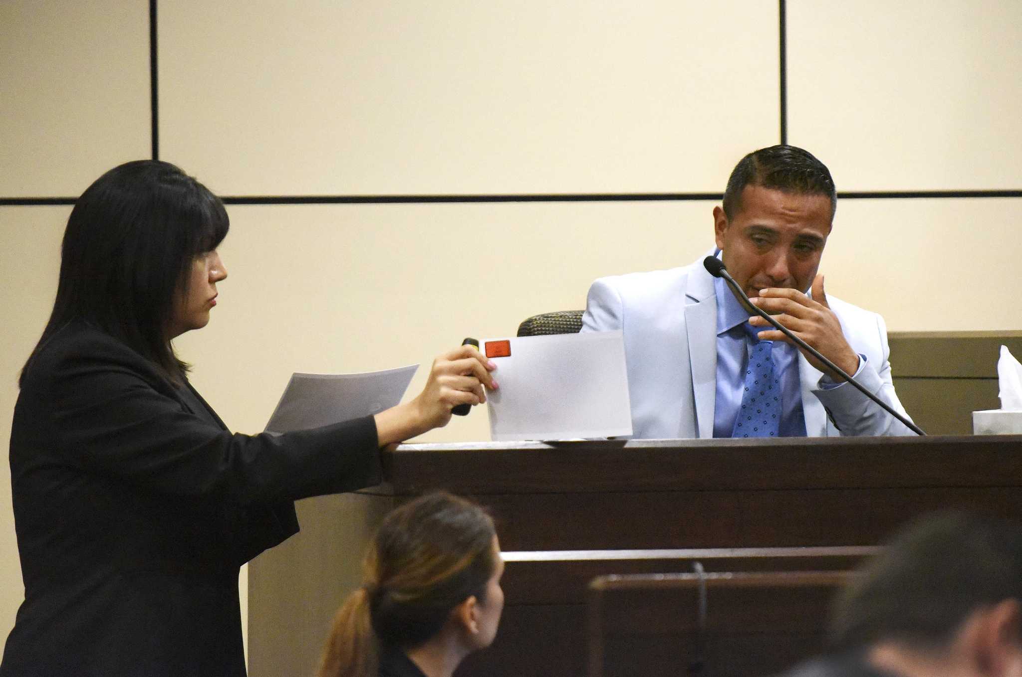 San Antonio man accused of stabbing boyfriend sobs after grisly photos ...