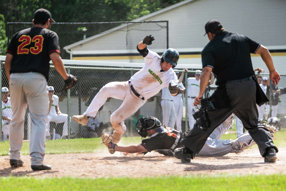 Saginaw Sugar Beets vs. Hamilton Joes at Bullock Creek High School ...