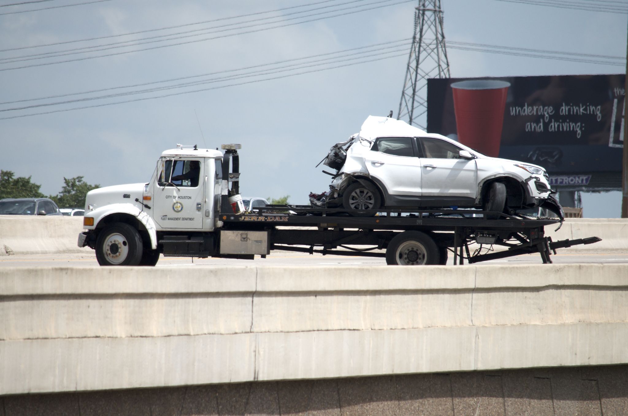 1 dead in violent rear-end crash on Eastex Freeway