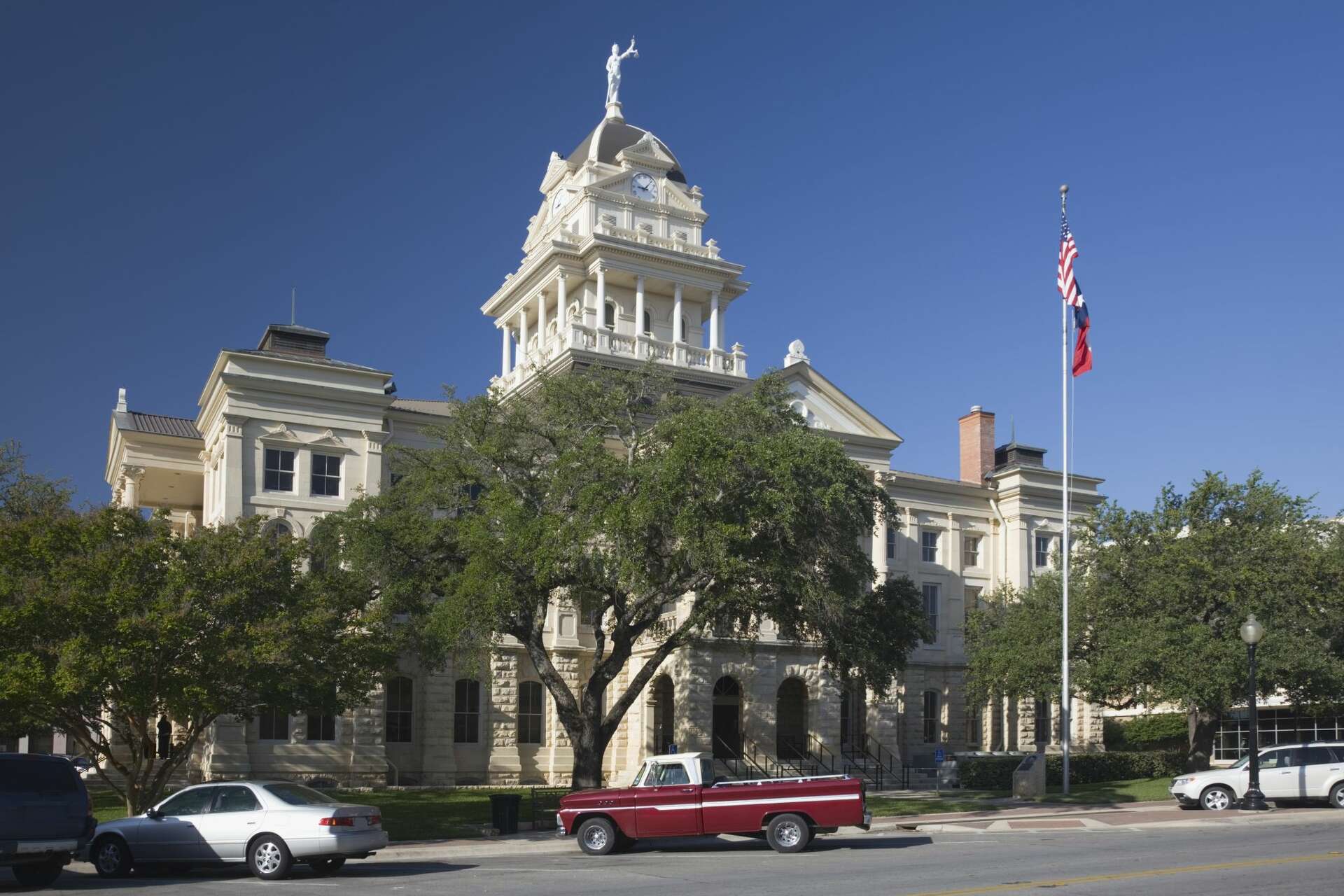 29 Historic Texas courthouses that look like castles