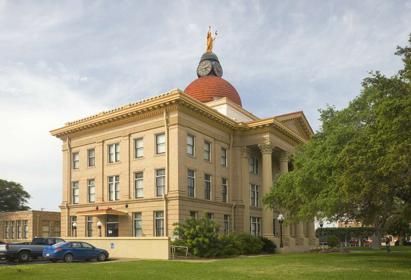 29 Historic Texas courthouses that look like castles