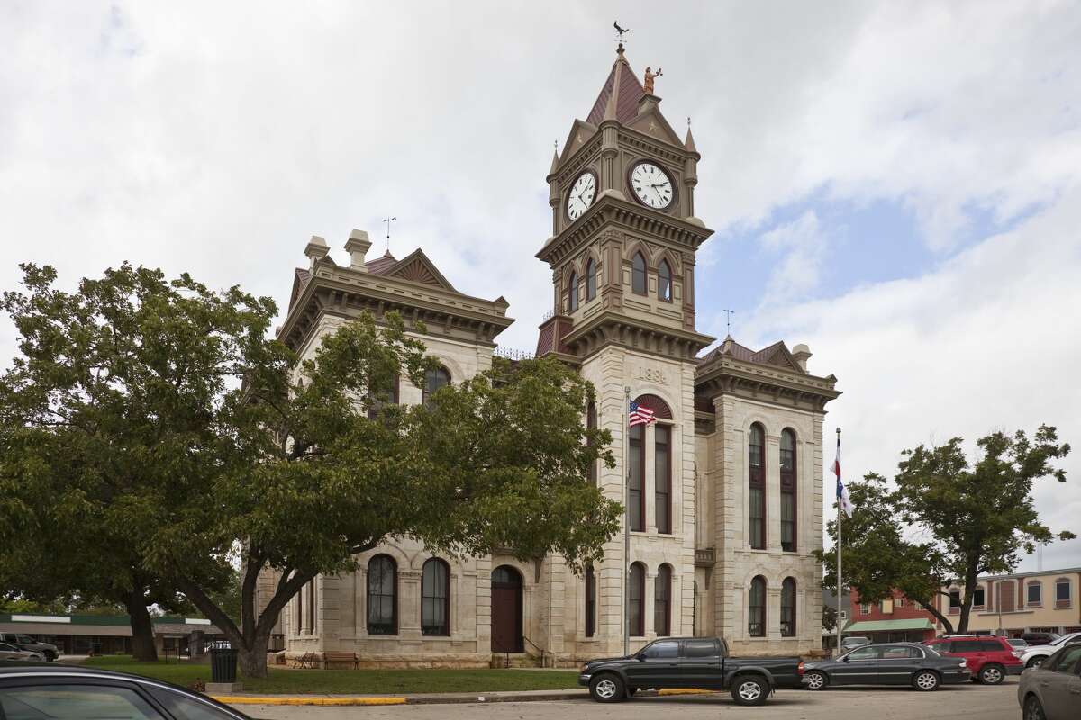 29 Historic Texas courthouses that look like castles