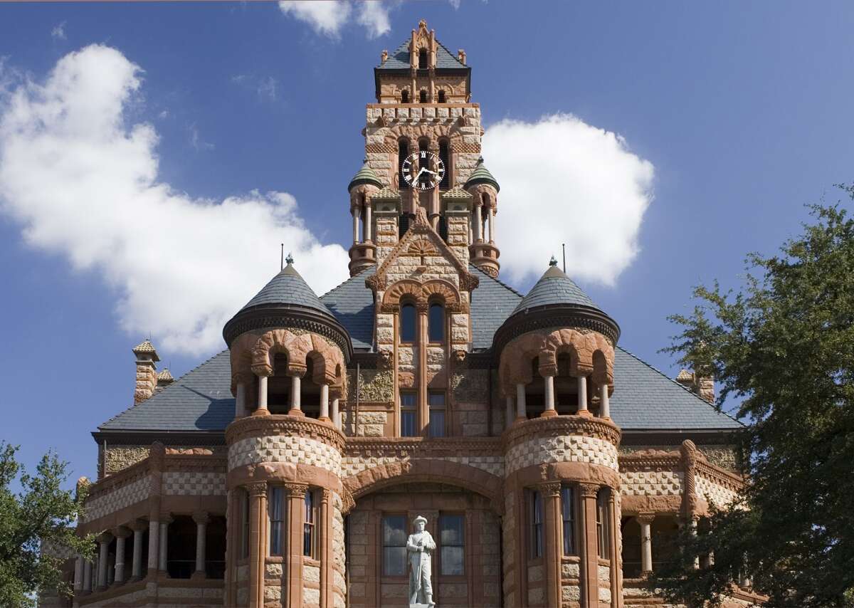 29 Historic Texas courthouses that look like castles