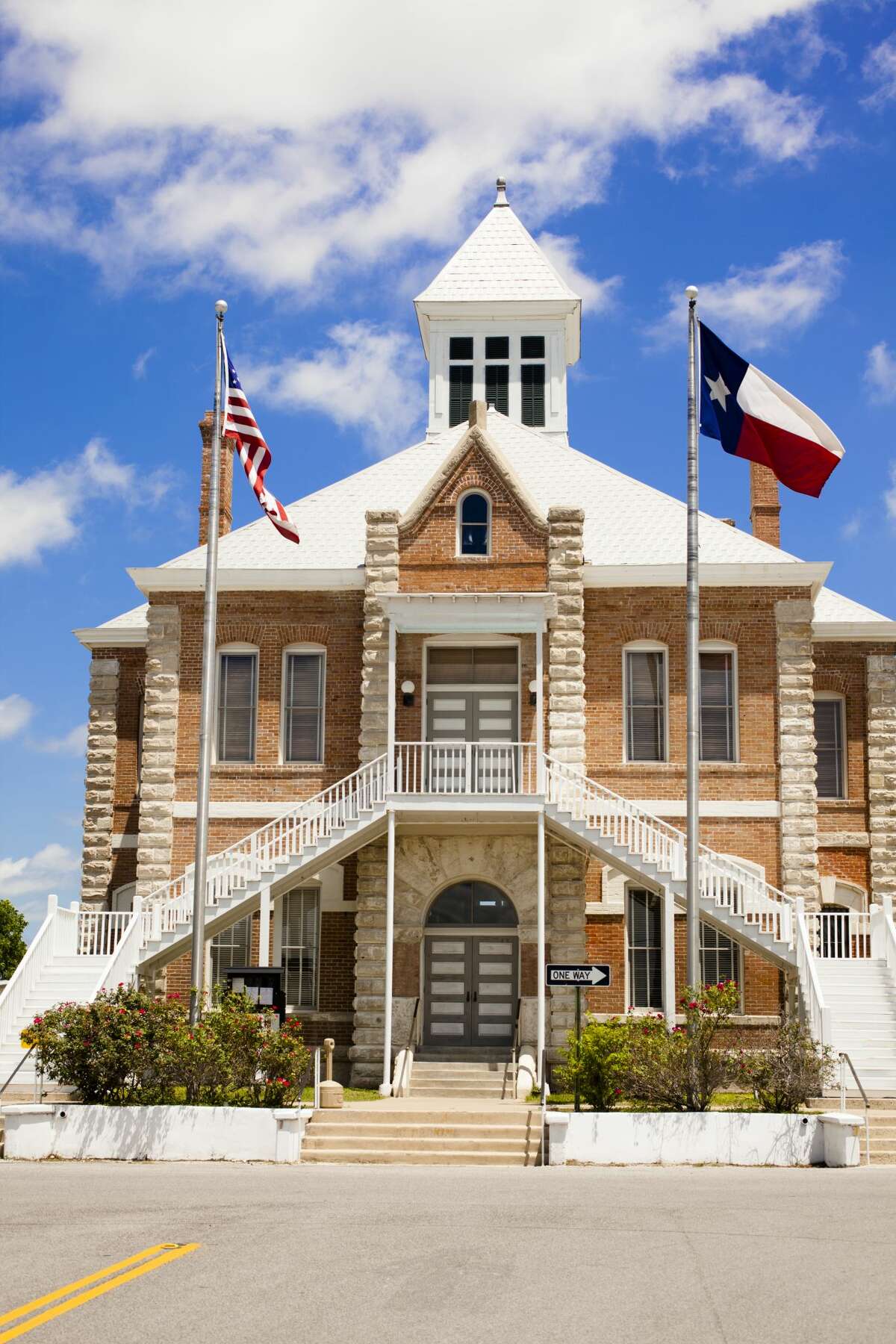 29 Historic Texas courthouses that look like castles