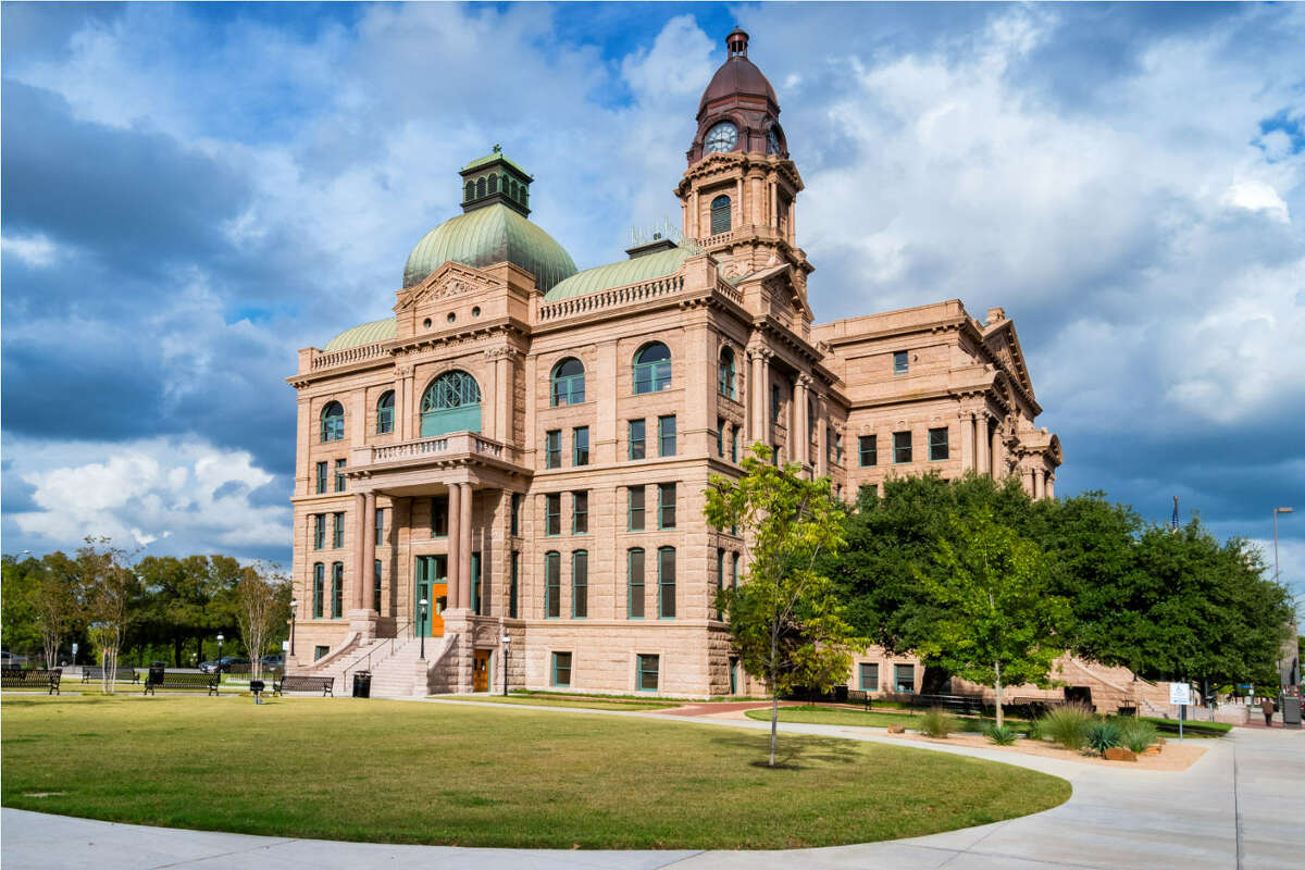 29 Historic Texas courthouses that look like castles