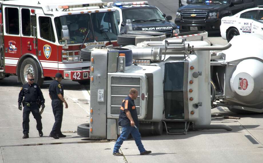 Overturned 18 Wheeler Hazmat Spill Blocks Traffic On East Loop 610