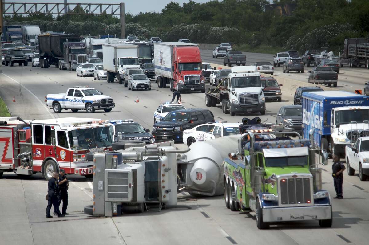 Overturned 18 Wheeler Hazmat Spill Blocks Traffic On East Loop 610