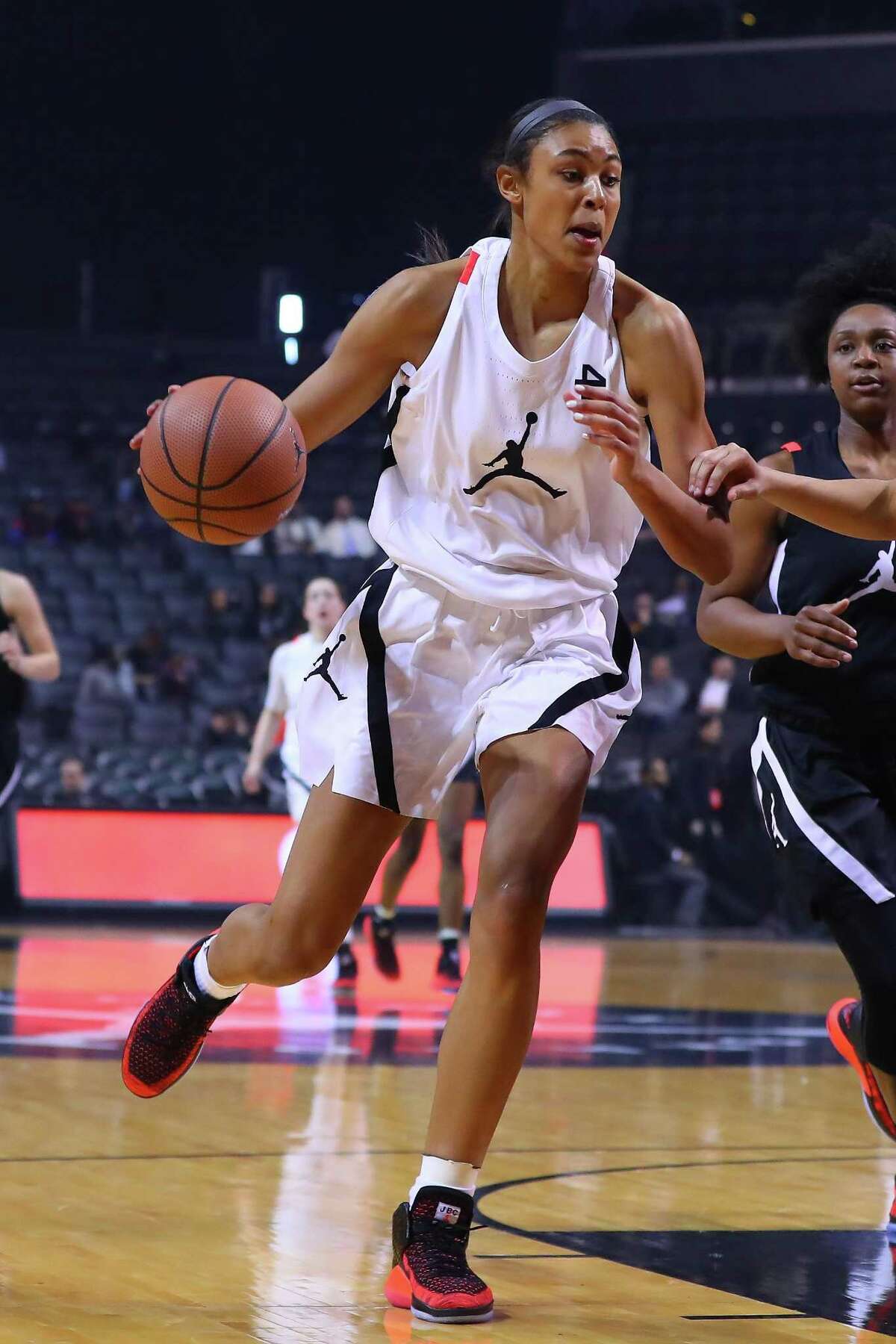 UConn’s Nelson-Ododa ready to throw it down