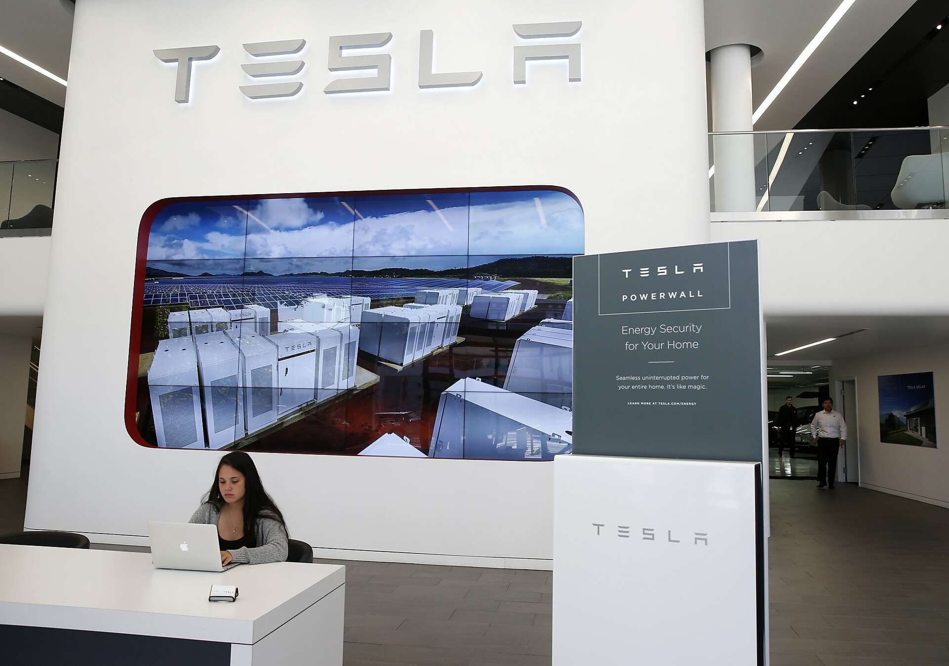 Under Tesla, SolarCity — once king of rooftop solar — slips into shadows