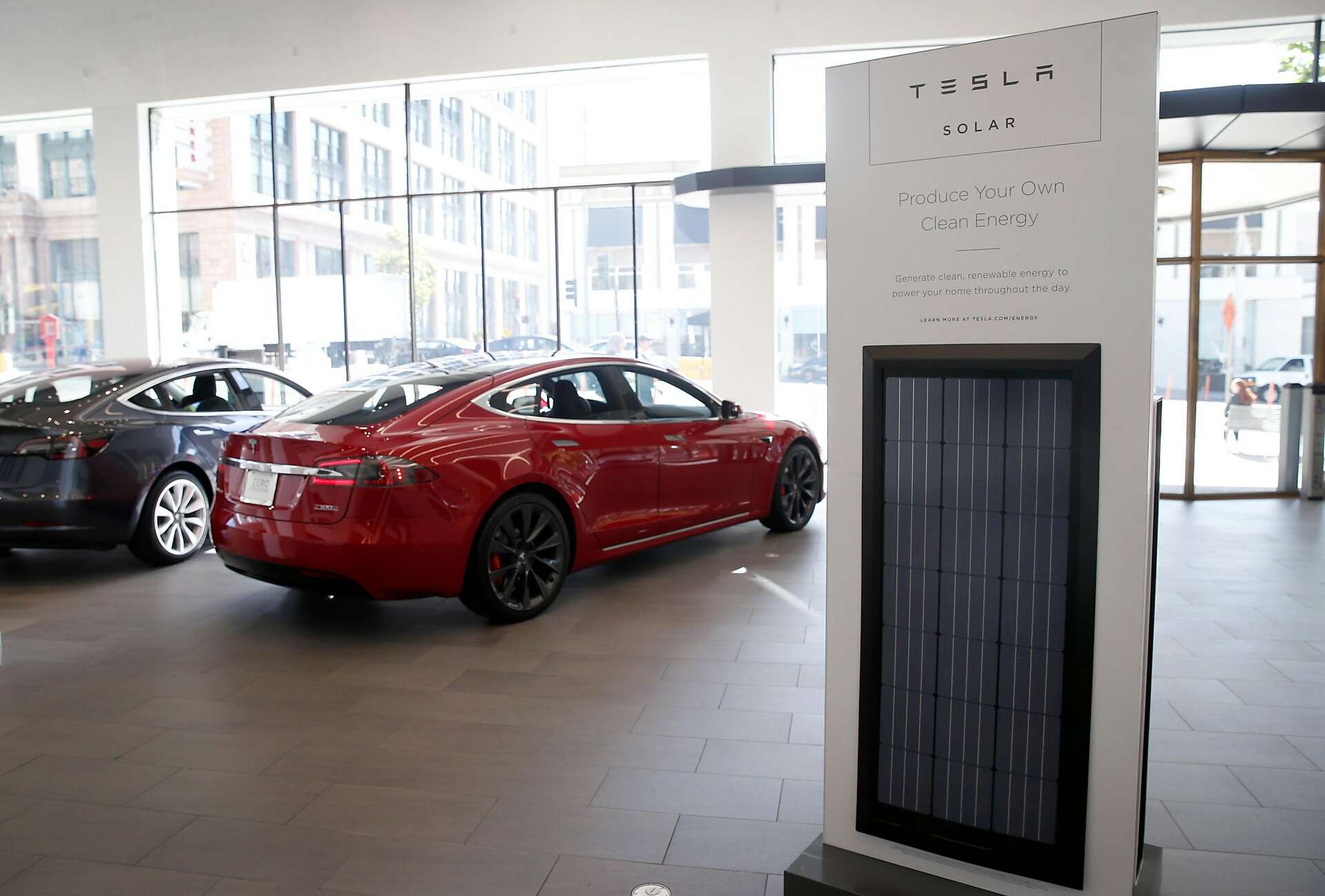 Under Tesla, SolarCity — once king of rooftop solar — slips into shadows