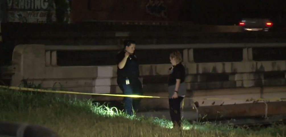 Man shot under freeway bridge in SE Houston
