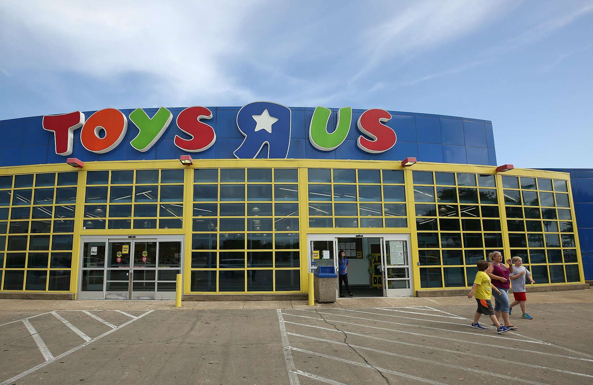 16 places you went shopping for clothes in the '80s, '90s that no longer exist in Houston