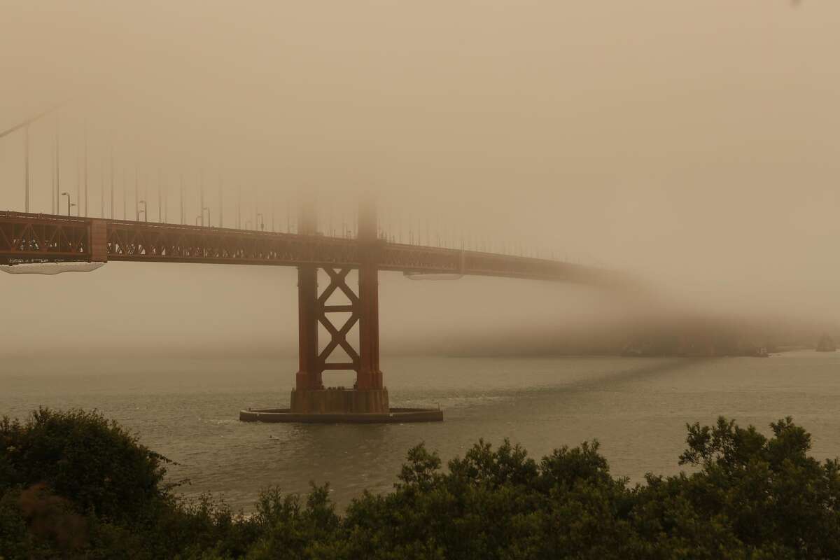 SFO flights delayed amid low visibility, heavy smog