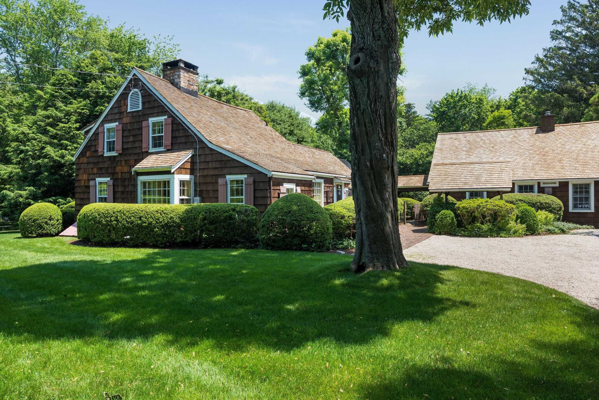 On the Market / Zachariah Dibble House, circa 1735, has maintained most ...