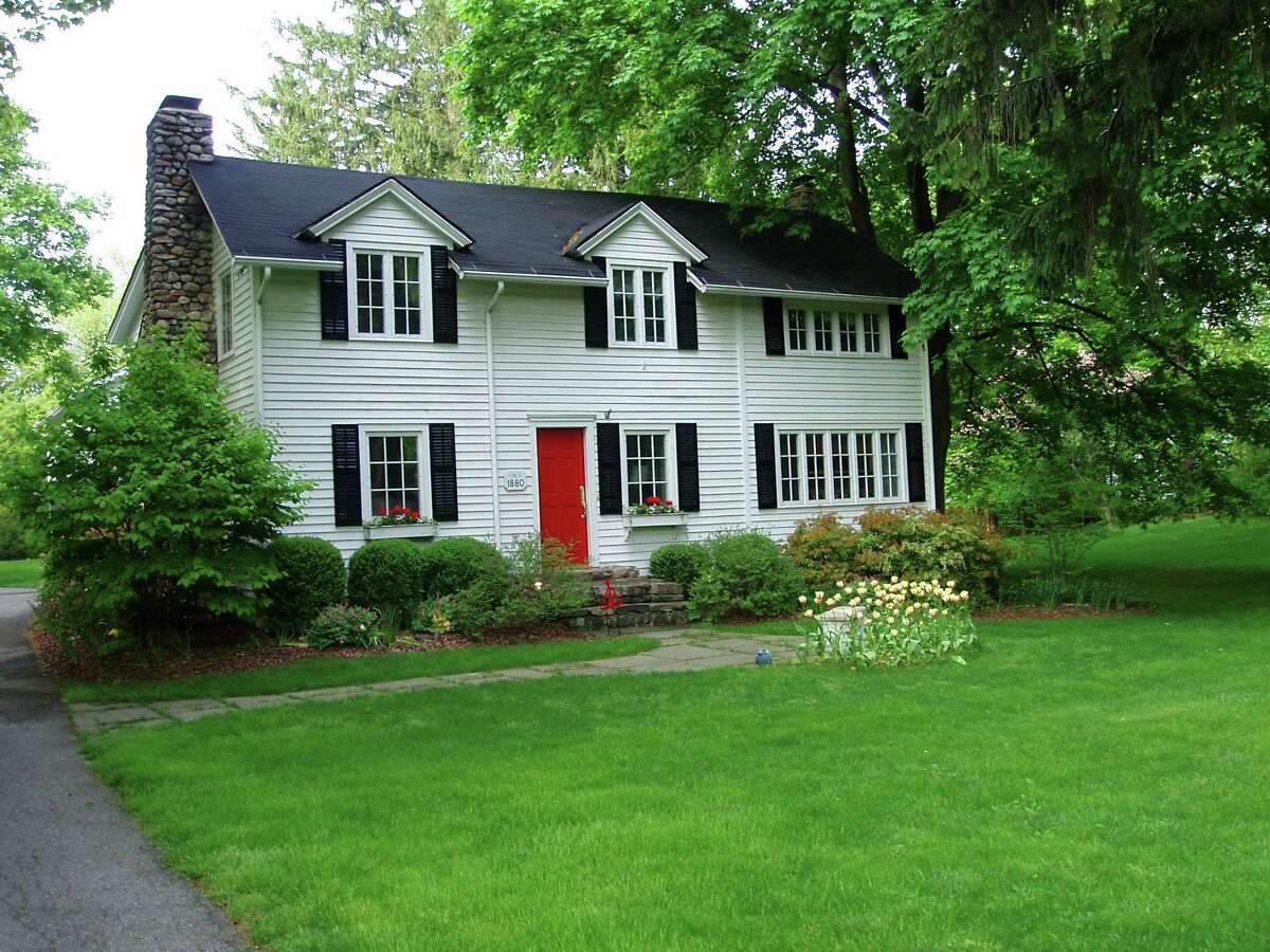New England Antique Colonial offers old time charm