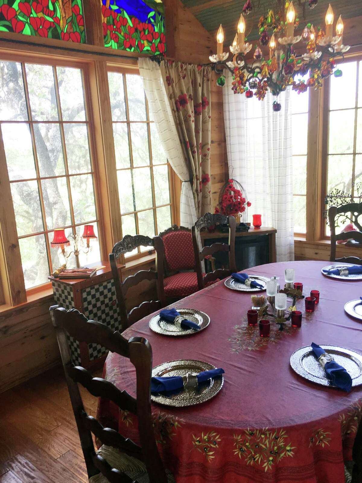 Treehouse Utopia B&B offers the chance to sleep in the Texas Hill ...