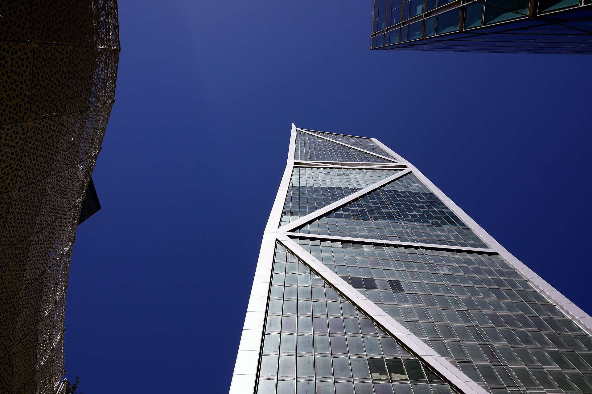 New nimble, brash SoMa tower fits neatly into surroundings