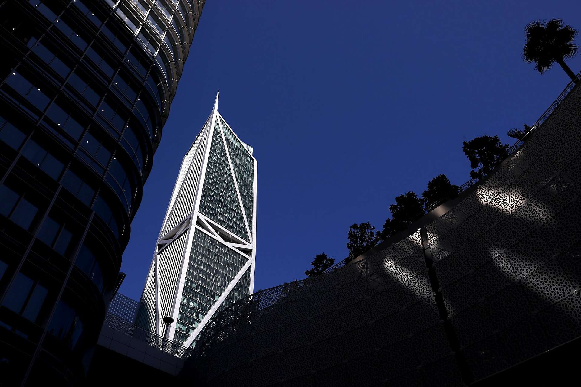 New nimble, brash SoMa tower fits neatly into surroundings