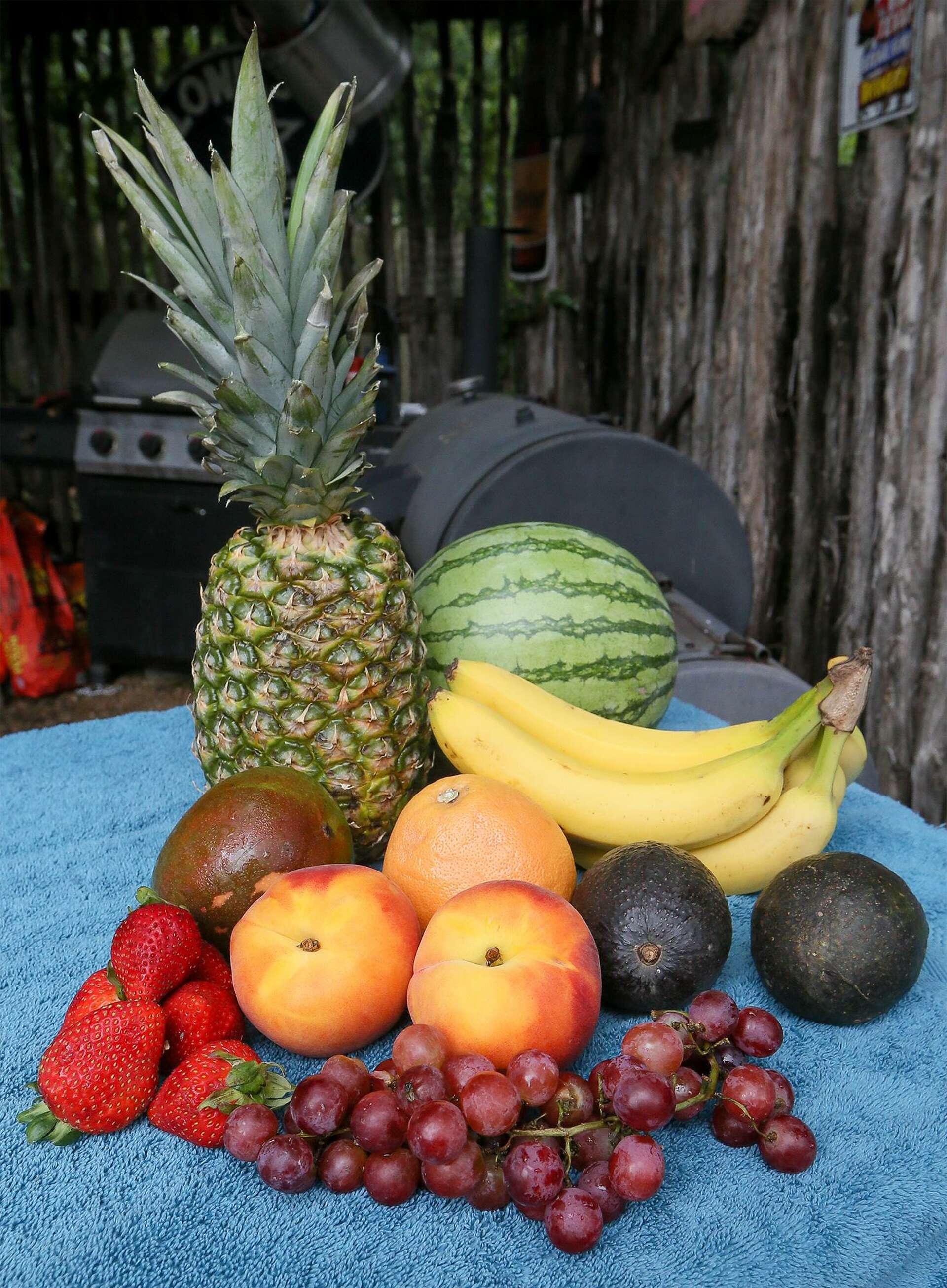The 4 fruits to put in the smoker, and 5 to avoid