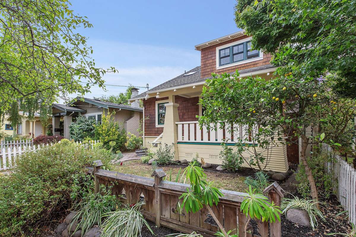 Walk-through: Welcoming comforts in shingled Craftsman cottage in Berkeley