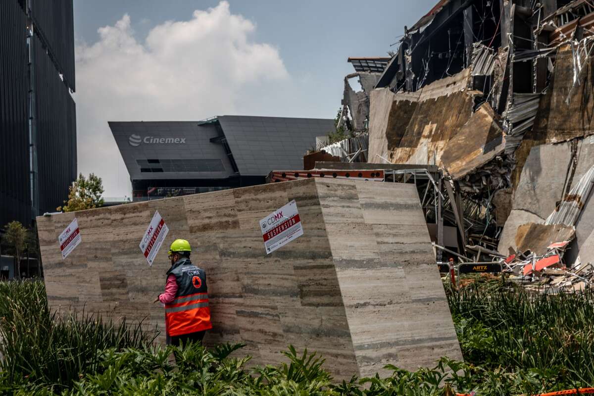 Controversial shopping mall partly collapses in Mexico City
