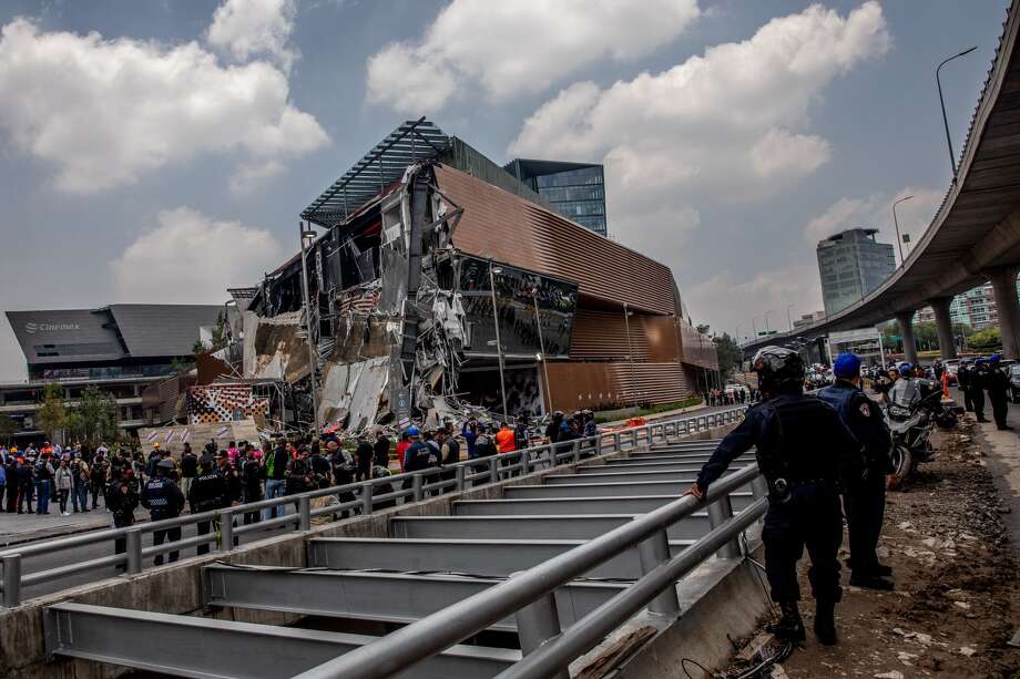 7 dead, 9 missing in collapse of northern Mexico mall - Laredo Morning ...