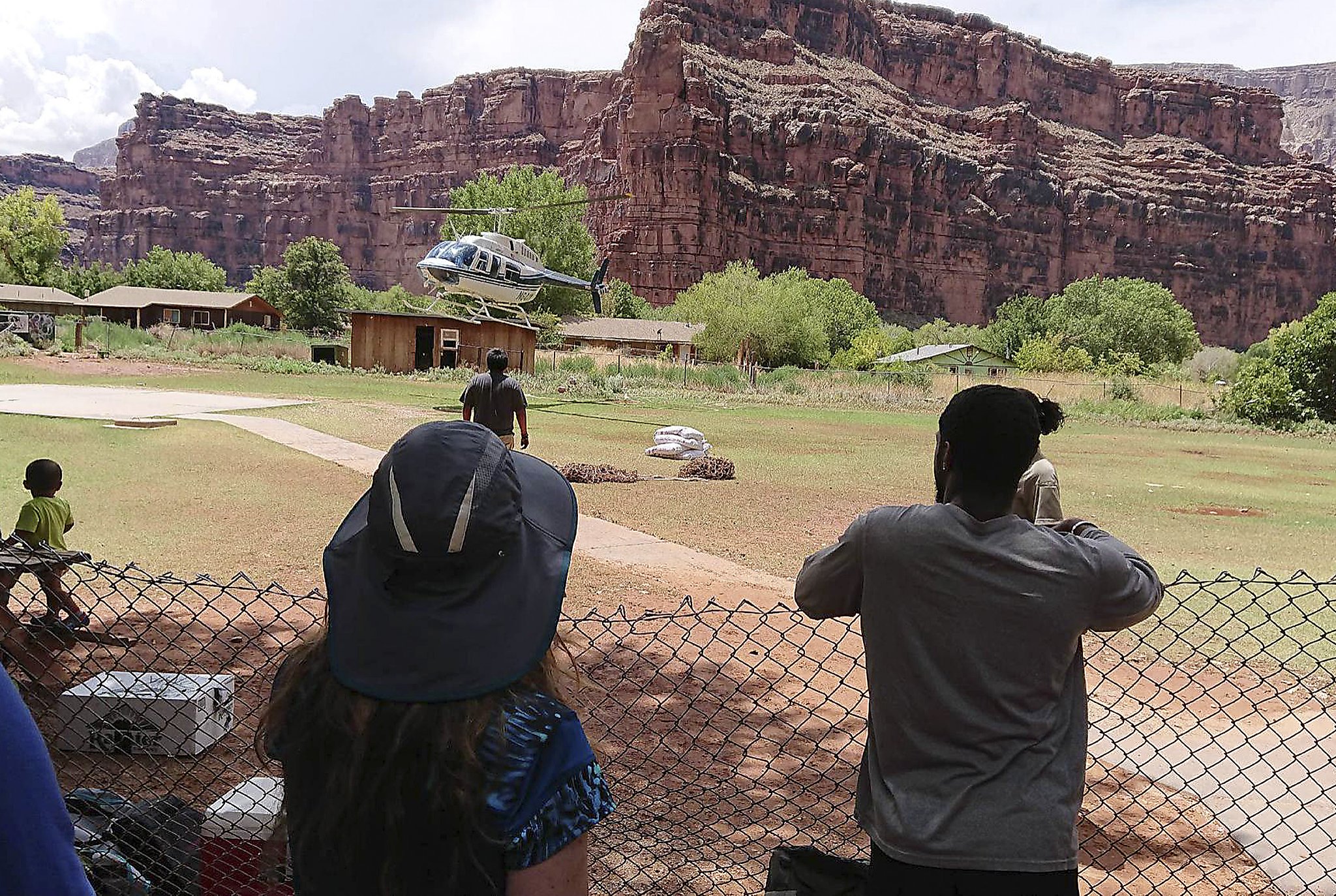 Tourists rescued from flooding near Grand Canyon