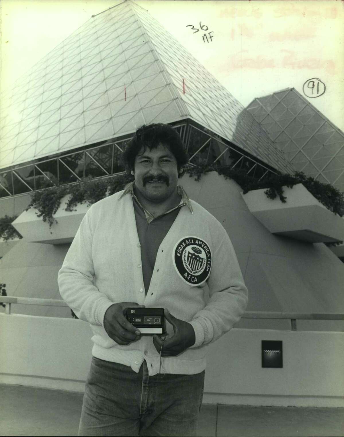 San Antonio football legend Gabe Rivera dies at 57