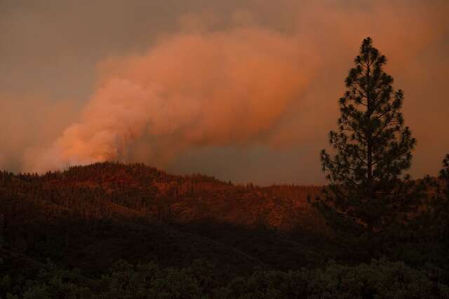 Wildfire outside Yosemite grows and moves closer to park