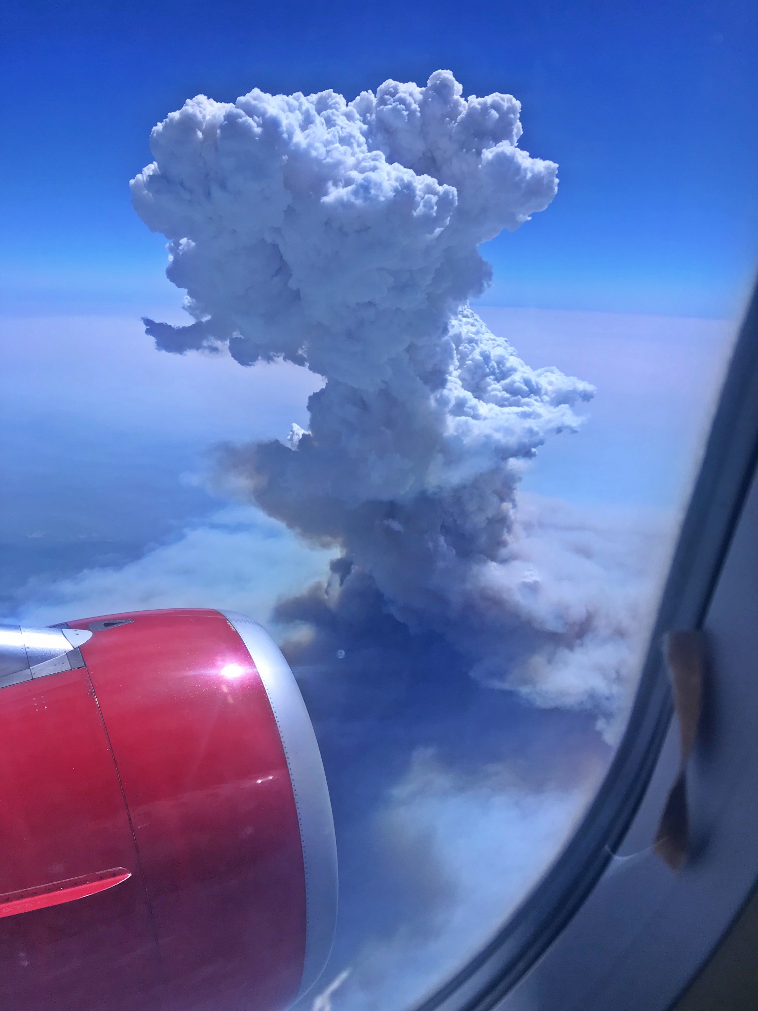 Massive 'fire cloud' rising above Ferguson Fire shown in photo taken ...