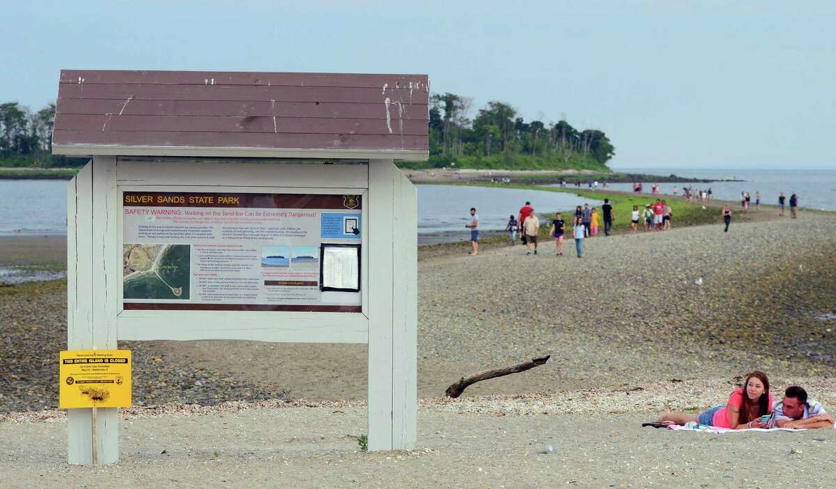 Officials hope new sign at Silver Sands will keep beachgoers safe