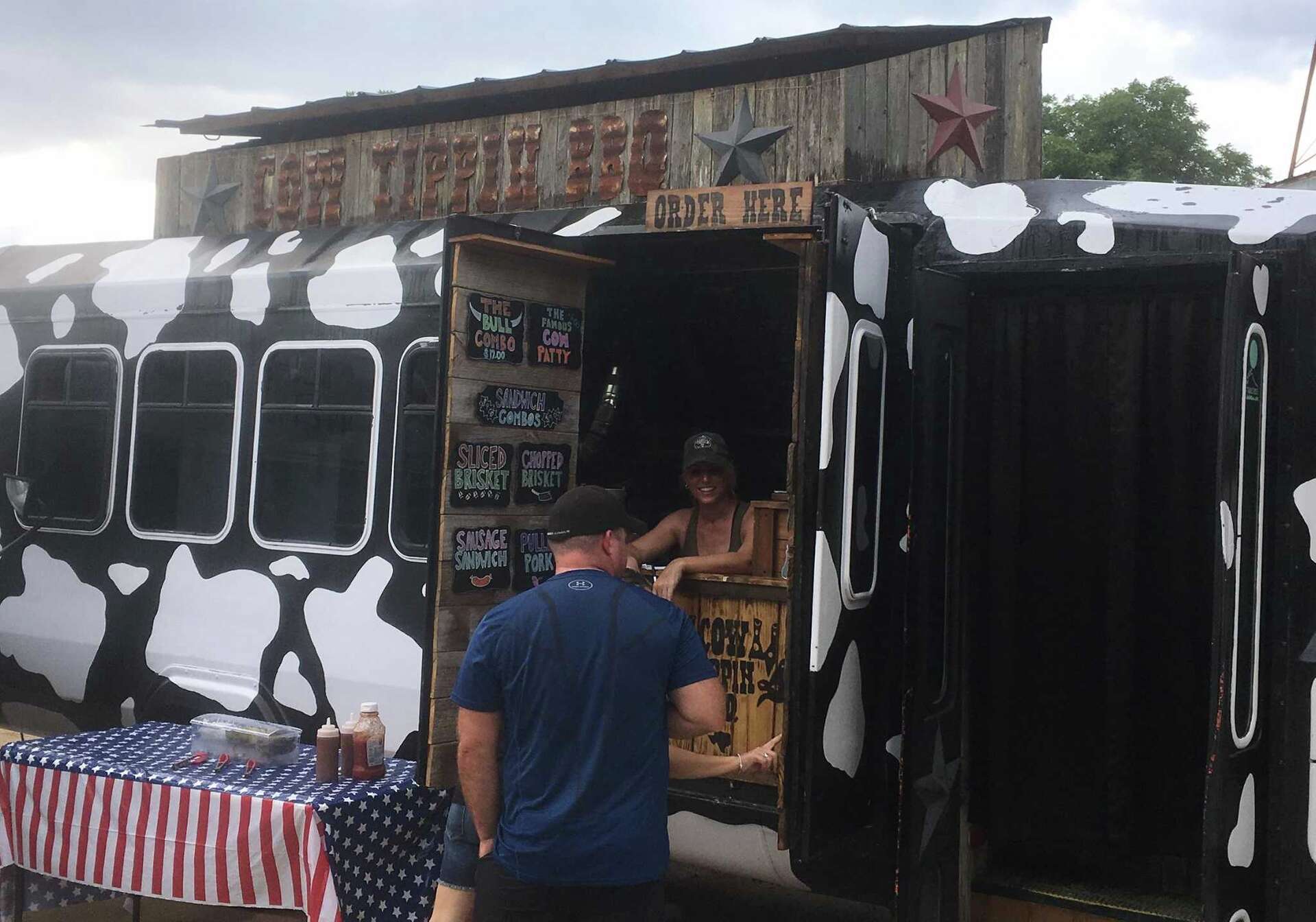 52 Weeks of BBQ: Cow Tippin BBQ