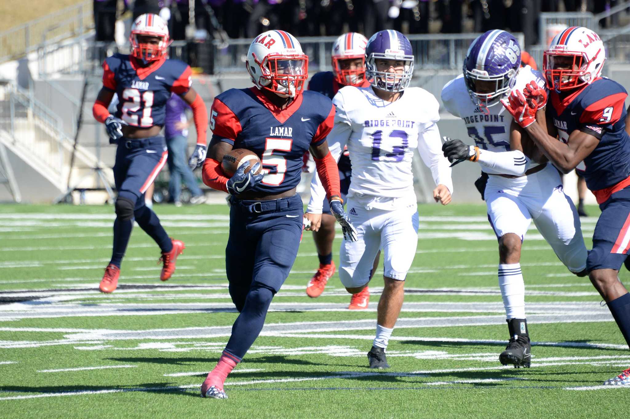 Texas’ Jamison to play both offense, defense