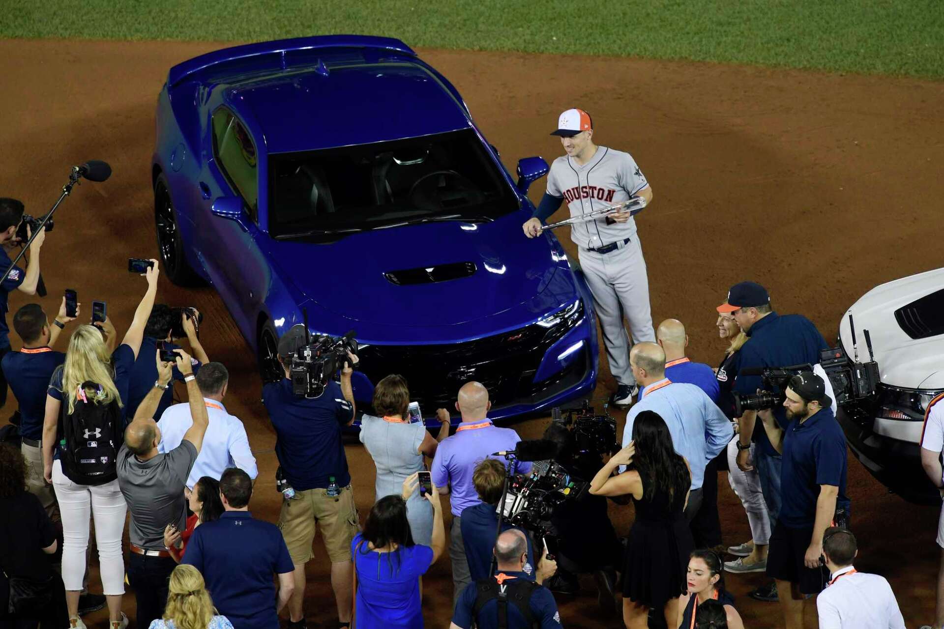 Astros' Alex Bregman gives All-Star Game MVP car to his mom