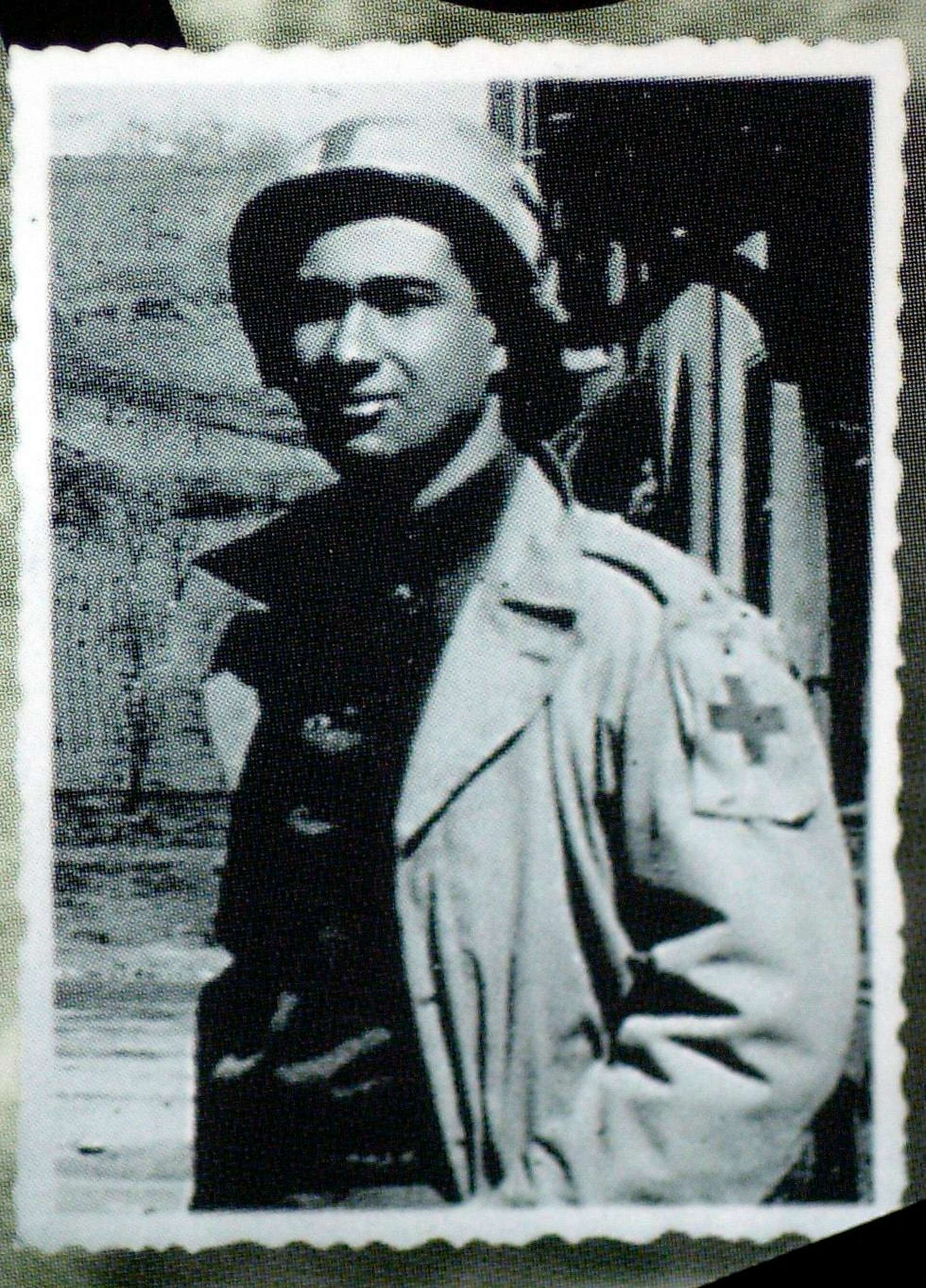 Leo Litwak, World War II combat medic turned English professor, dies at 94