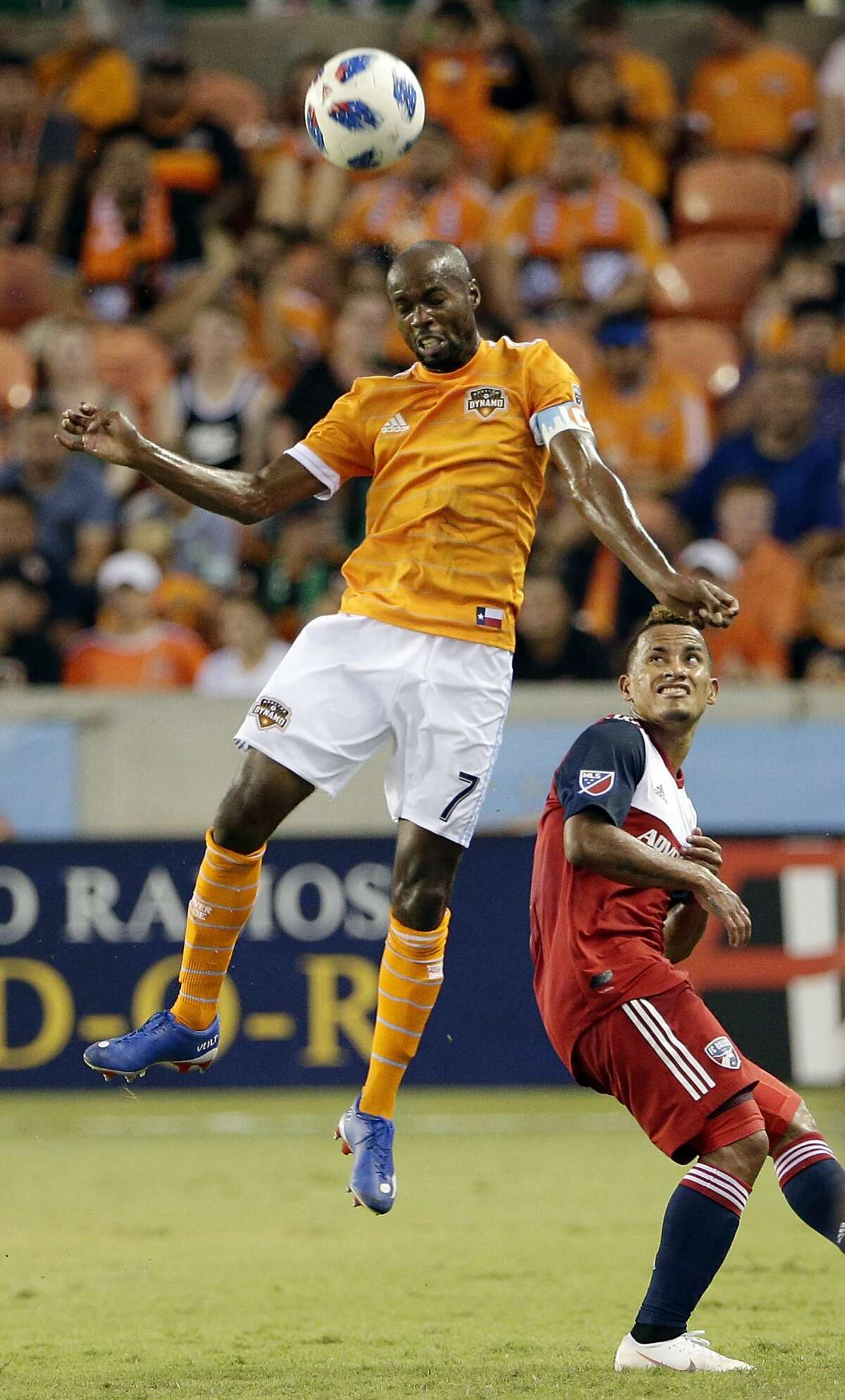 Dynamo re-sign captain DaMarcus Beasley