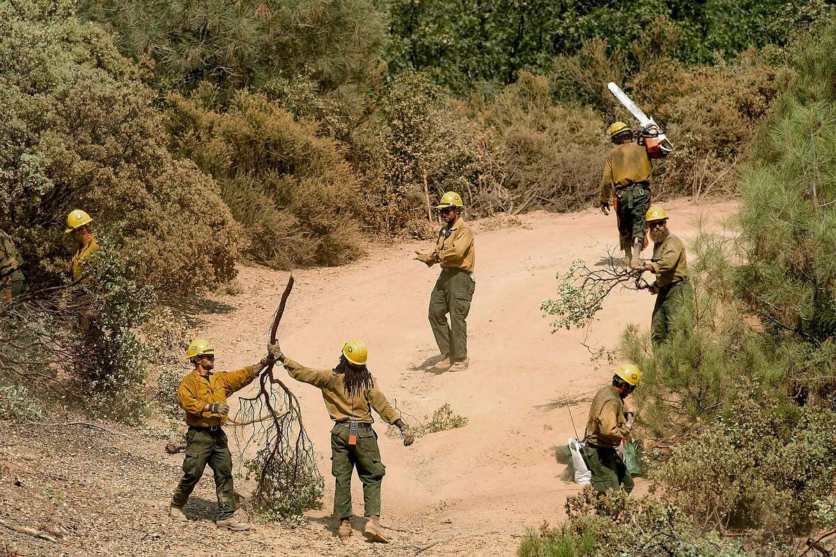 Wildfire outside Yosemite grows and moves closer to park