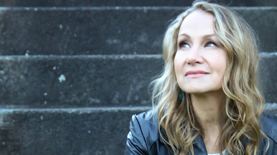 Spotlight: Joan Osborne at Caffe Lena