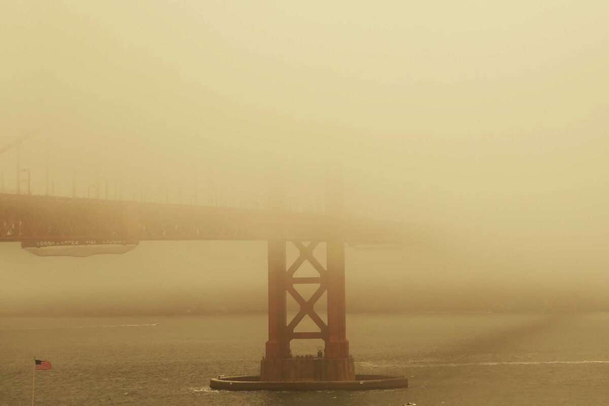 SFO flights delayed amid low visibility, heavy smog