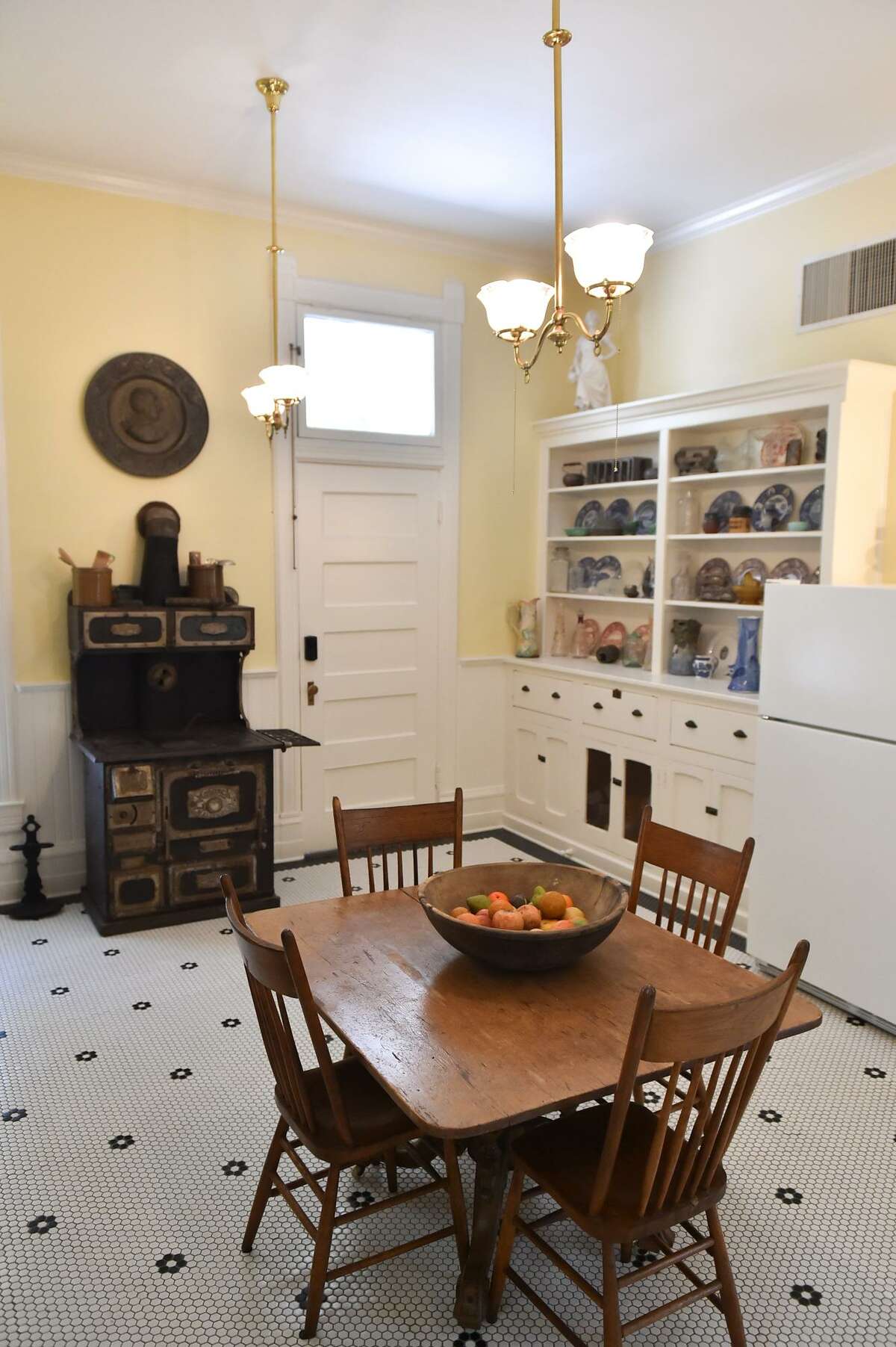 San Antonio’s historic downtown Maverick Carter House a Victorian time ...