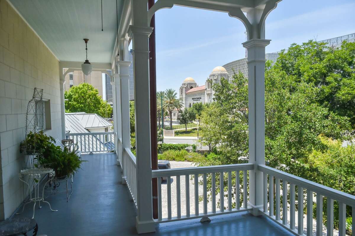 San Antonio’s historic downtown Maverick Carter House a Victorian time ...
