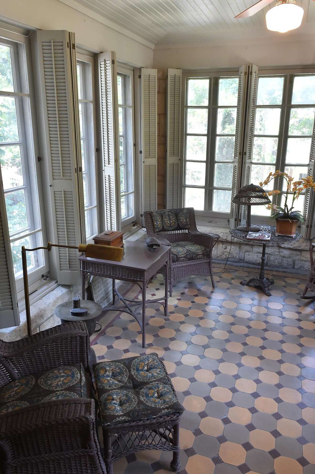 San Antonio’s historic downtown Maverick Carter House a Victorian time ...