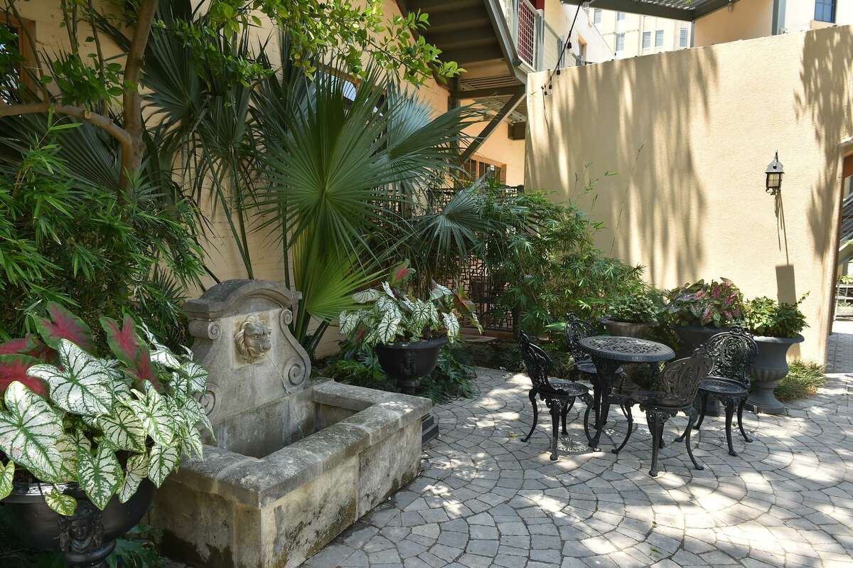 San Antonio’s historic downtown Maverick Carter House a Victorian time ...