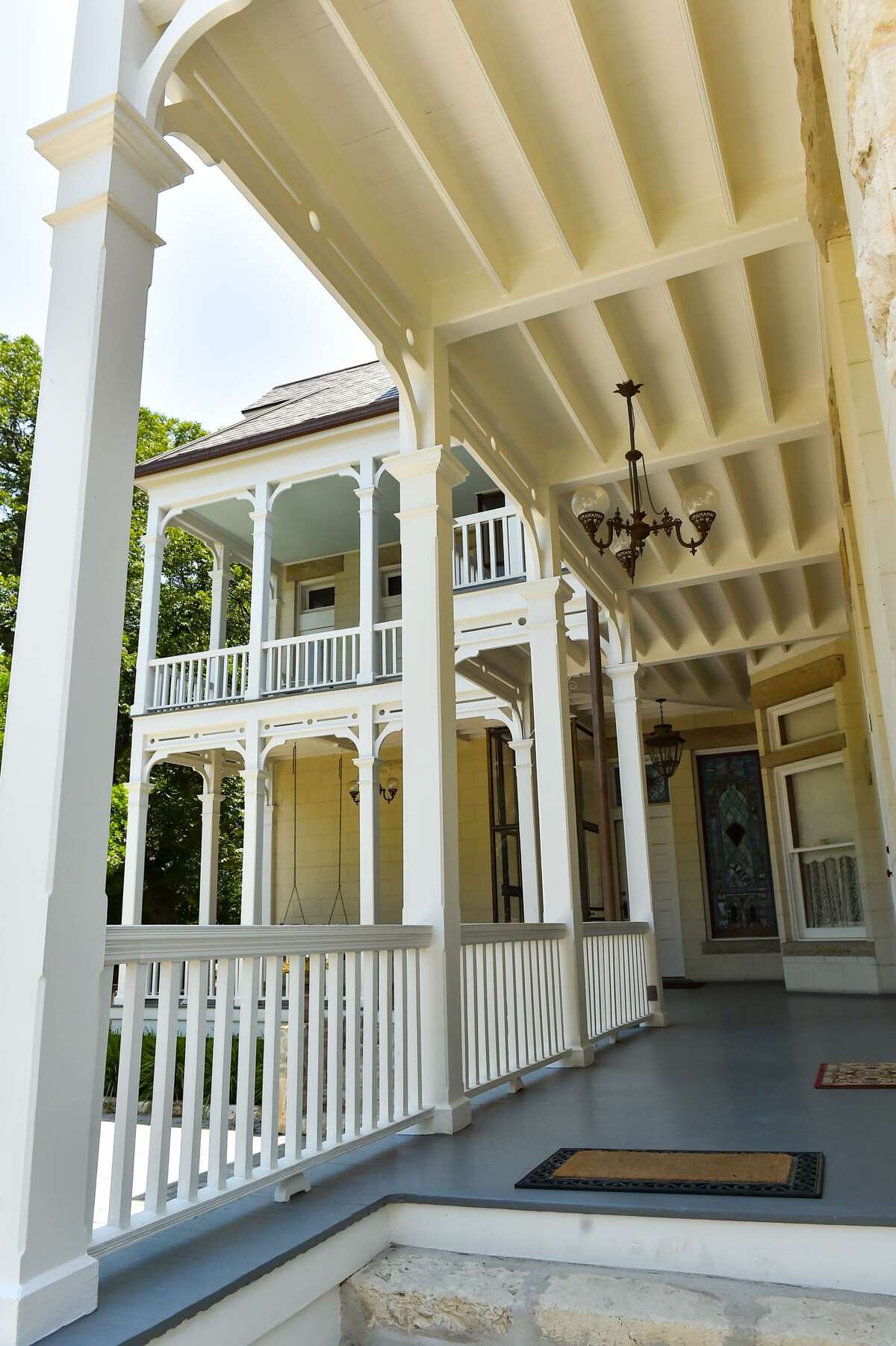San Antonio’s historic downtown Maverick Carter House a Victorian time ...