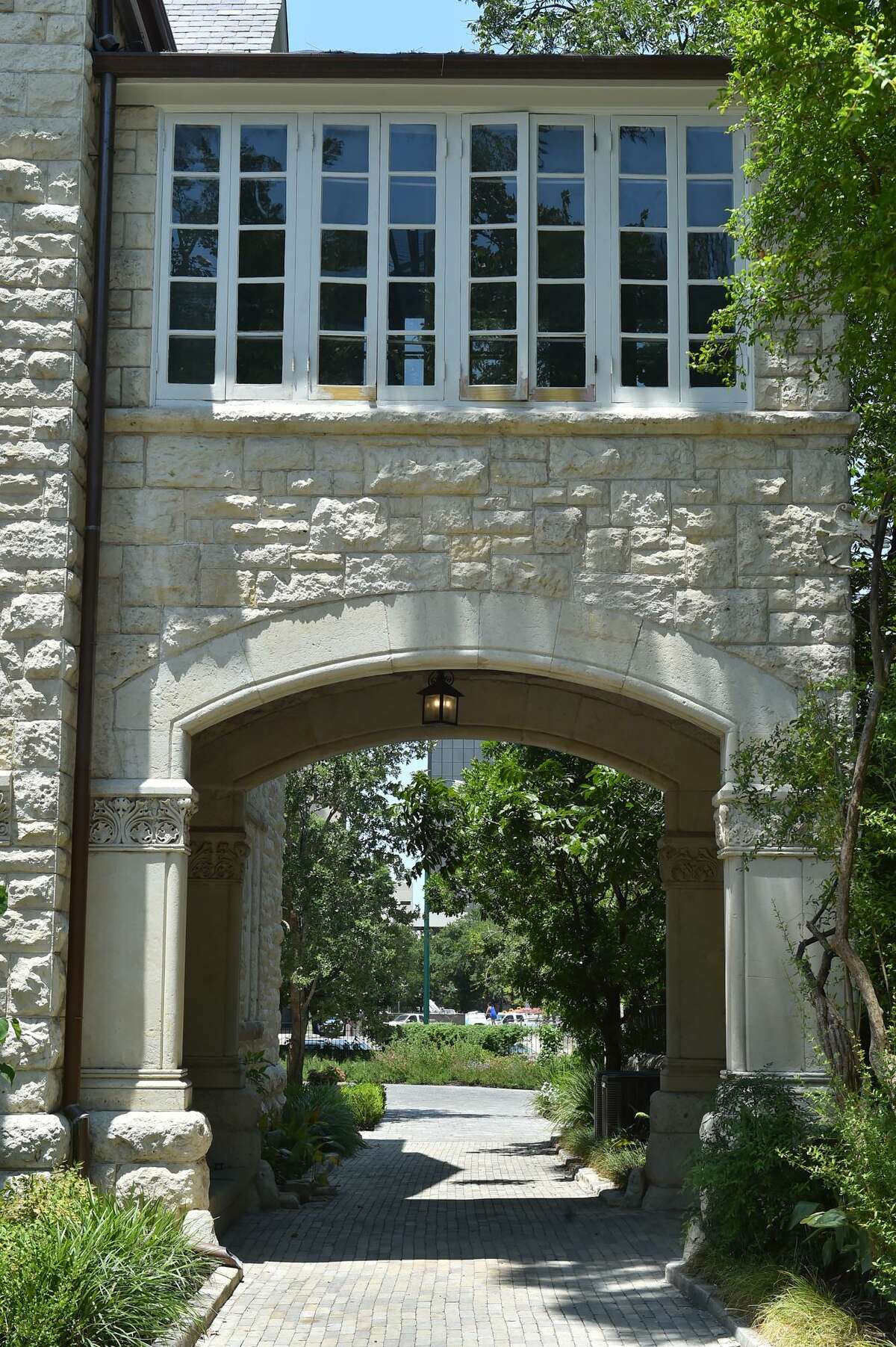 San Antonio’s historic downtown Maverick Carter House a Victorian time ...