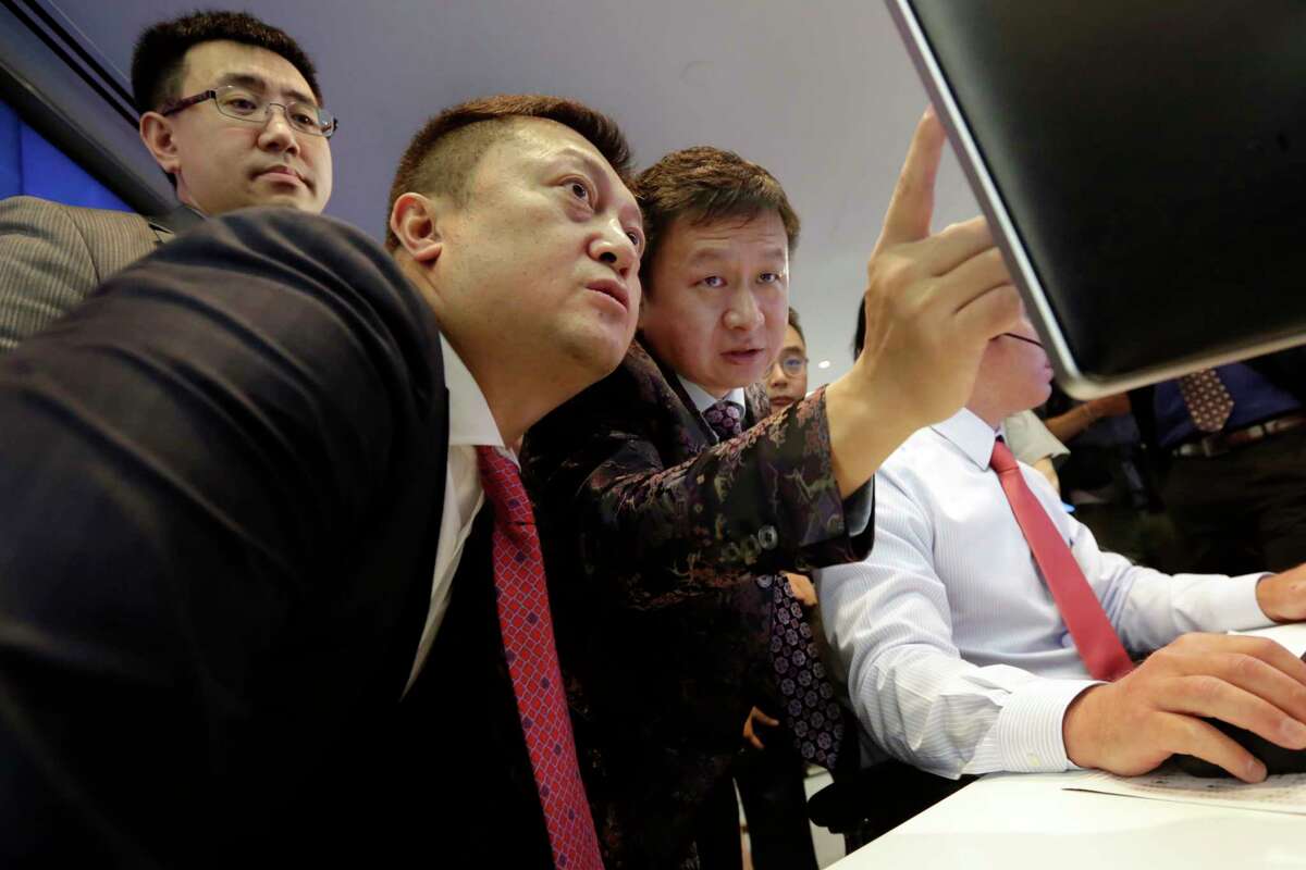 Tech stocks lead market lower again