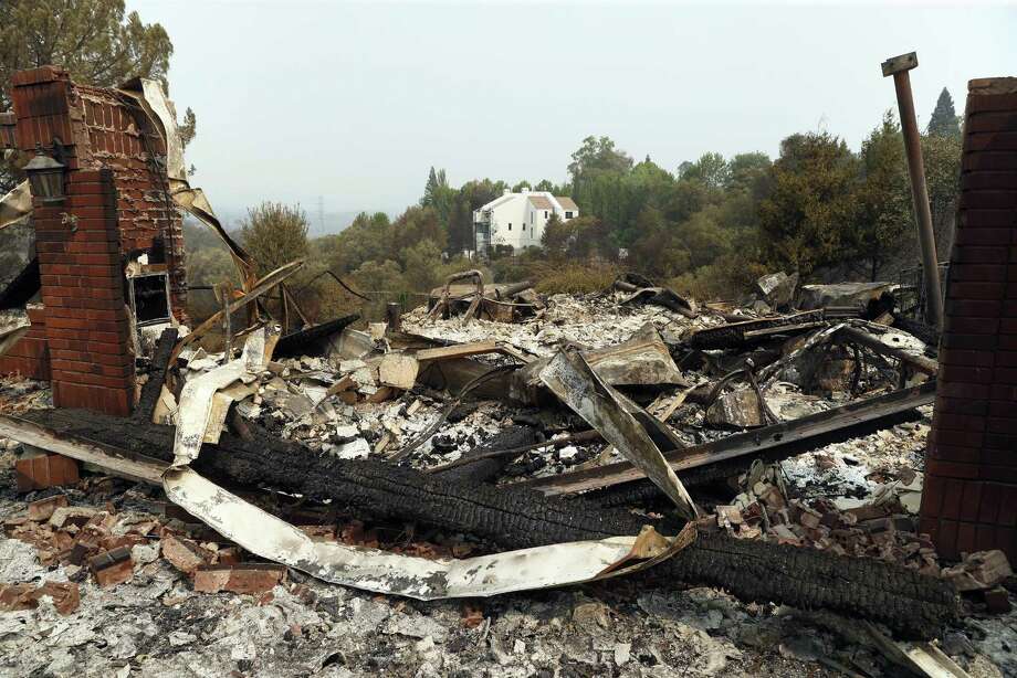 Firefighter killed as out-of-control Carr Fire rips into Redding ...